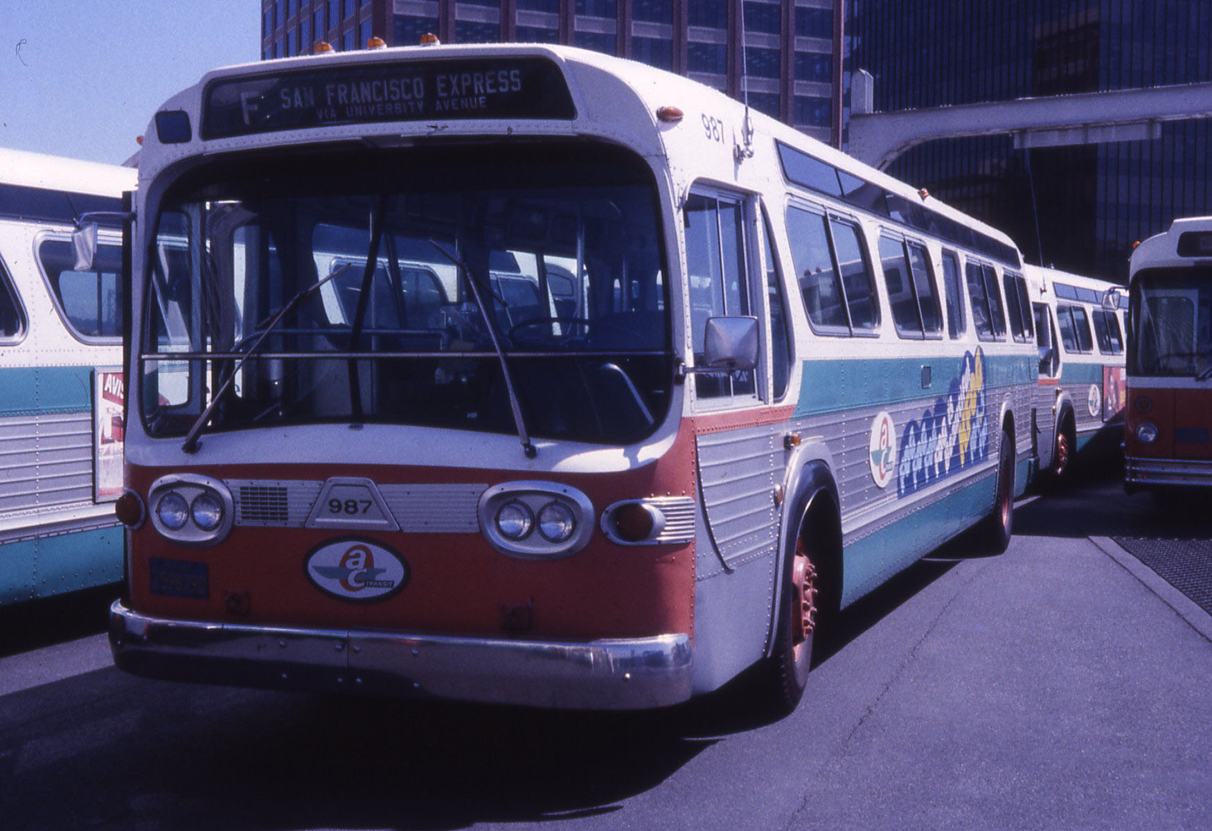 AC Transit - SHOWBUS International BUS IMAGE GALLERY - USA