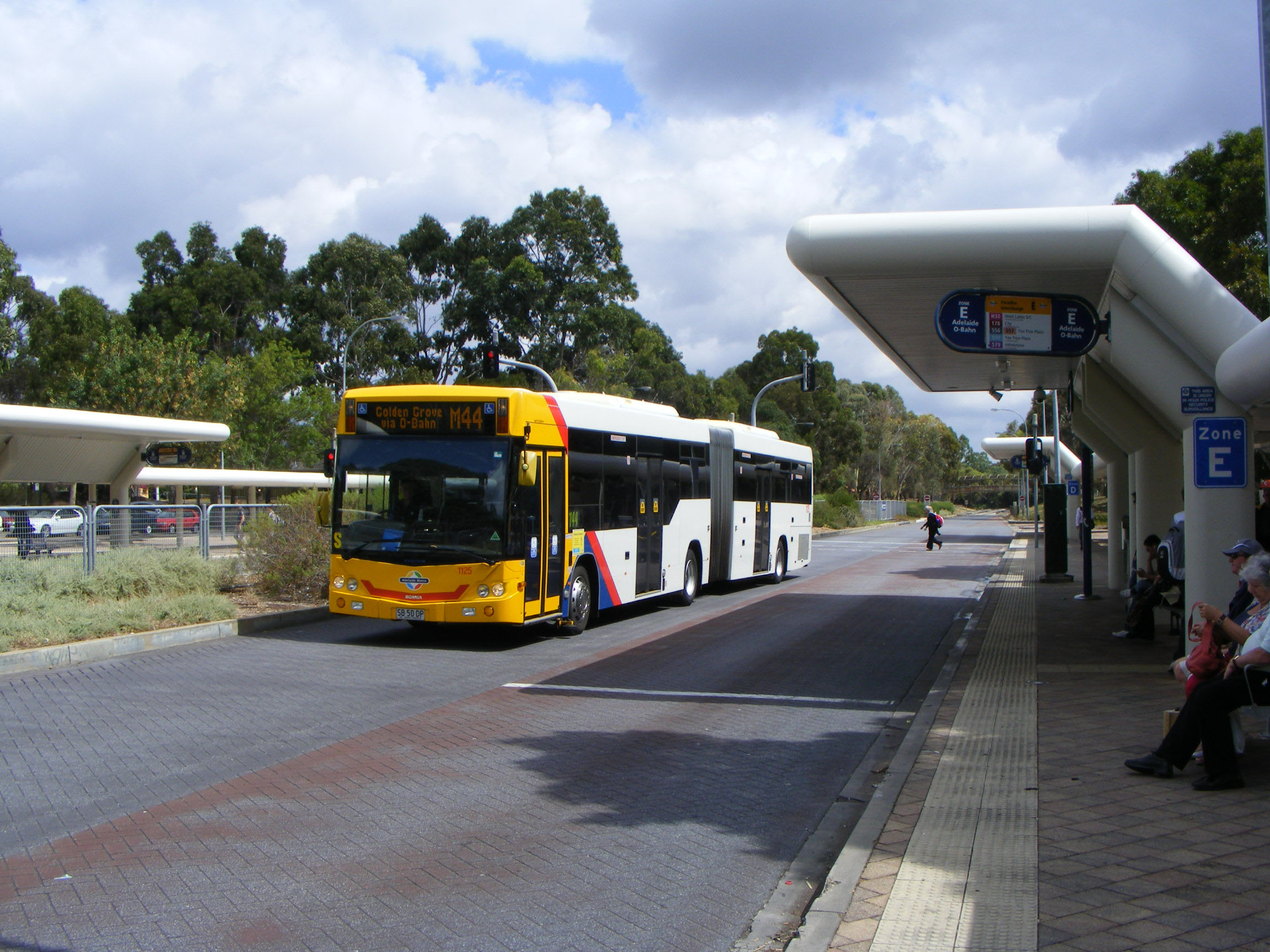 Adelaide Metro articulated buses | australia.SHOWBUS.com BUS IMAGE GALLERY