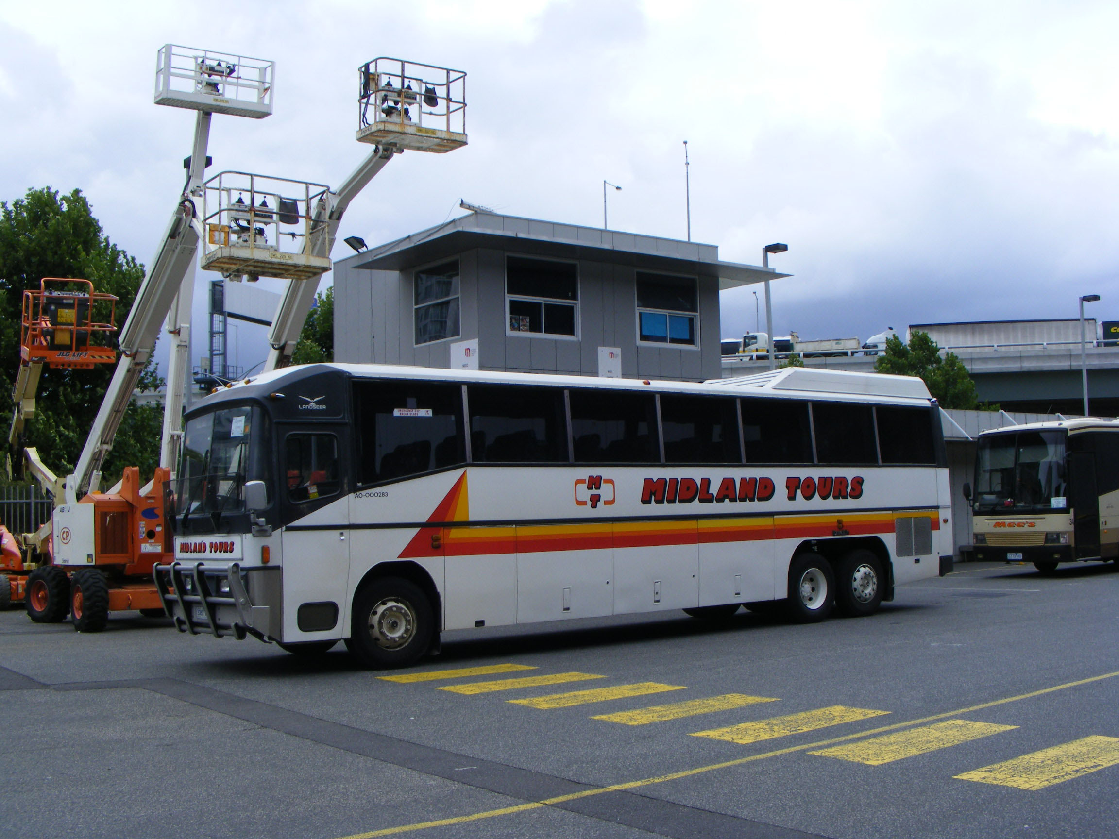 Midland Tours | Dysons | australia.SHOWBUS.com BUS IMAGE GALLERY